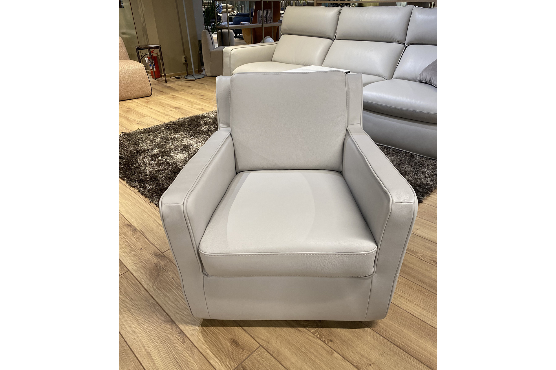 Кресло Inside C245 поворотное в кожаной обивке Natuzzi Editions в ...