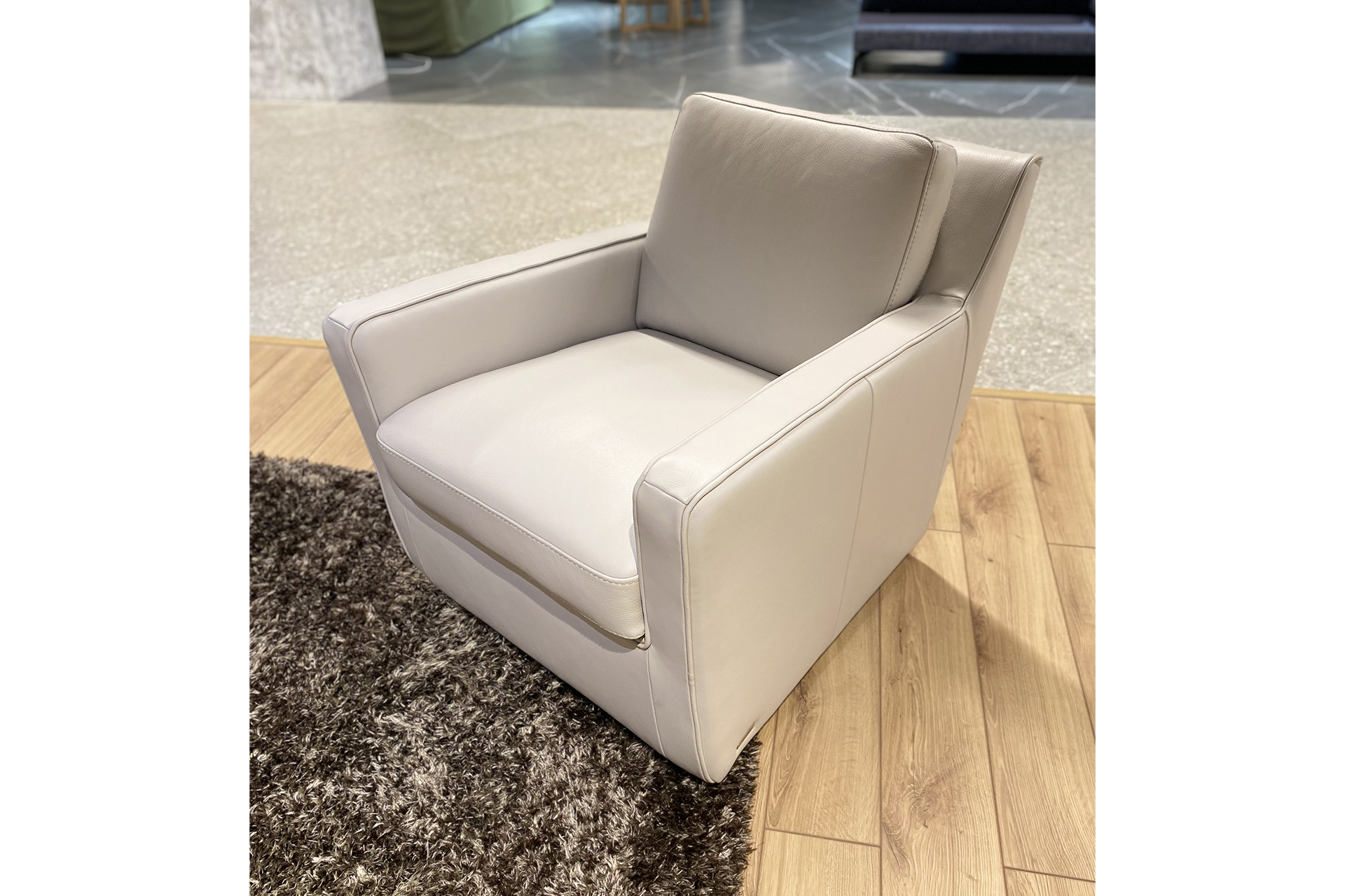 Кресло Inside C245 поворотное в кожаной обивке Natuzzi Editions в ...